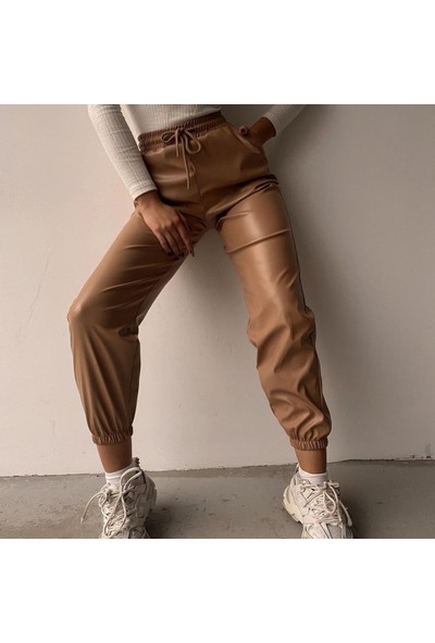 Ohepmoda Paçası ve Beli Lastikli Içi Şardonlu Kadın Deri Jogger Pantolon Camel