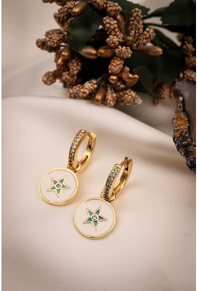 Batı Accessories Beyaz Mineli Yıldız Figür Gold Halka Küpe Batı Accessories Beyaz Mineli Yıldız Figür Gold Halka Küpe