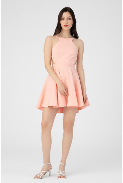 Berfuğ Kıran Halter Yaka Sırt Dekolteli Elbise