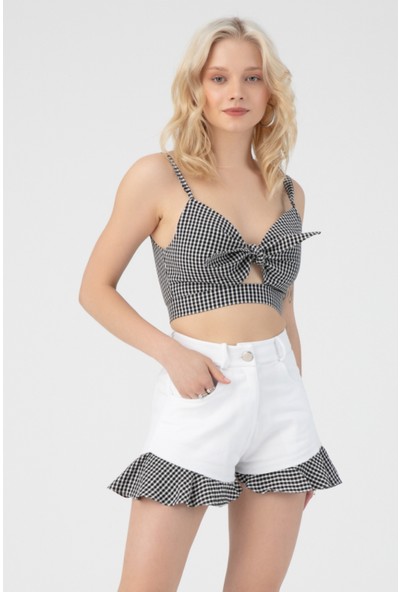 Berfuğ Kıran Etek Ucu Fırfırlı Beyaz Şort Berfuğ Kıran Etek Ucu Fırfırlı Beyaz Şort