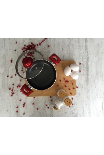 Evinda Modern ve Şık Tasarımlar 18 cm Cam Kapaklı Yanmaz Yapışmaz Teflon Omlet Sahan 3mmkalınlığında Evinda Modern ve Şık Tasarımlar 18 cm Cam Kapaklı Yanmaz Yapışmaz Teflon Omlet Sahan 3mmkalınlığında