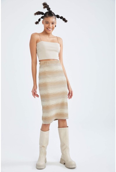DeFacto Çizgili Midi Yırtmaçlı Kalem Triko Etek W5690AZ21WN DeFacto Çizgili Midi Yırtmaçlı Kalem Triko Etek W5690AZ21WN