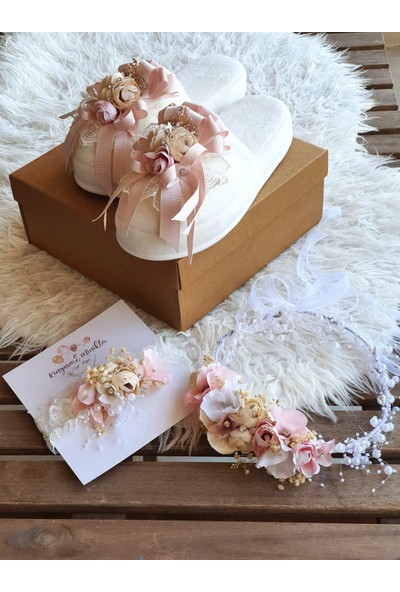 Rengarenk Minikler Somon Pembe Cicekli Lohusa Terlik, Taç ve Bebek Saçbandı (Hamile Lohusa Seti) Rengarenk Minikler Somon Pembe Cicekli Lohusa Terlik, Taç ve Bebek Saçbandı (Hamile Lohusa Seti)