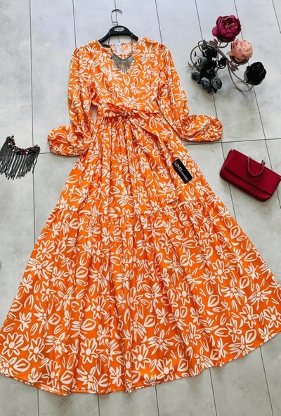 Bestenur Mevlana Çiçek Desenli Kuşaklı Elbise - Turuncu Bestenur Mevlana Çiçek Desenli Kuşaklı Elbise - Turuncu