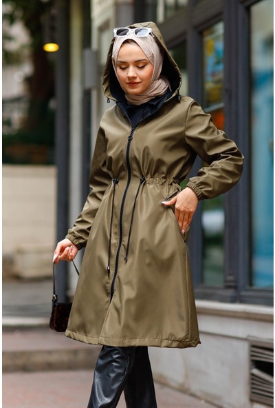 Bestenur Bel Büzgü Kapüşonlu Çift Cepli Tesettür Trenç 108 - Haki Bestenur Bel Büzgü Kapüşonlu Çift Cepli Tesettür Trenç 108 - Haki