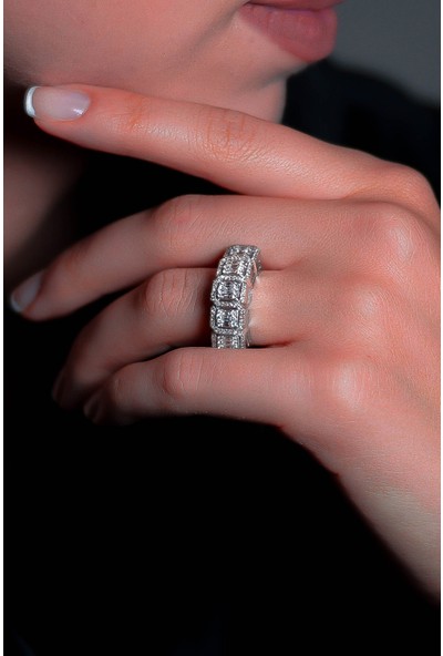 Parle Jewellery Pırlantalı La Vera Beştaş Baget Kadın Yüzük