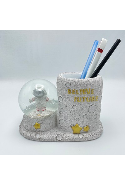 Hediyesahibi Astronot Kalemlik ve Kar Küresi Işıklı