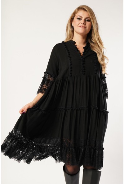 Nelly Büyük Beden Siyah Etek ve Kolu Ponponlu Elbise