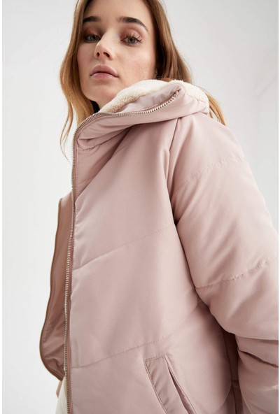 DeFacto Geniş Yaka Fermuarlı İçi Suni Kürklü Su İtici Mont U4121AZ21WN