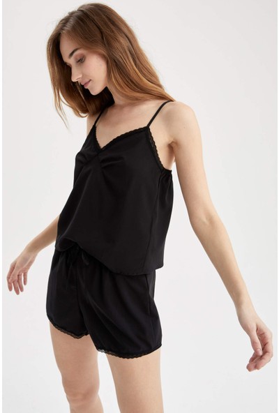 DeFacto Fall In Love Regular Fit Yılbaşı Temalı Dantelli V Yaka Askılı Pijama Takımı W4327AZ21WN DeFacto Fall In Love Regular Fit Yılbaşı Temalı Dantelli V Yaka Askılı Pijama Takımı W4327AZ21WN