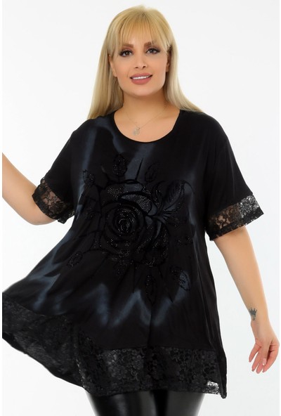 Flok Baskılı Gül Motifli Etek ve Kol Ucu Dantelli Kısa Kol Bluz