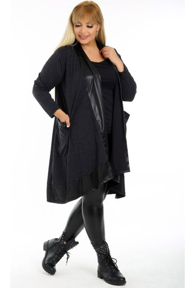 Özel Tasarım Pelerin Tarzı Deri Detaylı Esnek Dökümlü Uzun Hırka Özel Tasarım Pelerin Tarzı Deri Detaylı Esnek Dökümlü Uzun Hırka