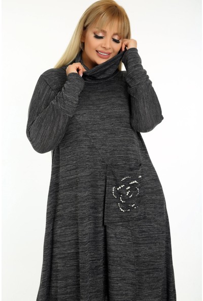 Degaje Yaka Cebi Pul Işlemeli Rahat ve Dökümlü Asimetrik Elbise