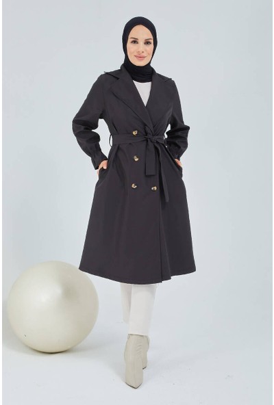 Burcu Tesettür Kolu Lastik Detaylı Trenç MDR10067 Siyah Burcu Tesettür Kolu Lastik Detaylı Trenç MDR10067 Siyah