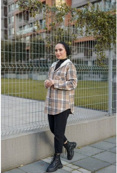 Burcu Tesettür Kapşonlu Oduncu Gömlek DUB208 Latte Burcu Tesettür Kapşonlu Oduncu Gömlek DUB208 Latte