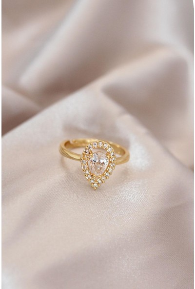 Clariss Ayarlamalı Gold Renk Metal Zirkon Taşlı Damla Model Yüzük Clariss Ayarlamalı Gold Renk Metal Zirkon Taşlı Damla Model Yüzük