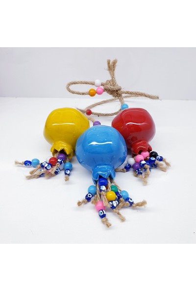 Magrib Üçlü Kırmızı Sarı ve Mavi Nar Figürlü Nazar Boncuklu Seramik Sarkıt Kapı ve Duvar Süsü Magrib Üçlü Kırmızı Sarı ve Mavi Nar Figürlü Nazar Boncuklu Seramik Sarkıt Kapı ve Duvar Süsü