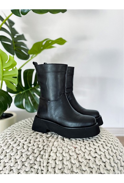 BeBeQ Solana Siyah Mat Cilt Kısa Kadın Bot