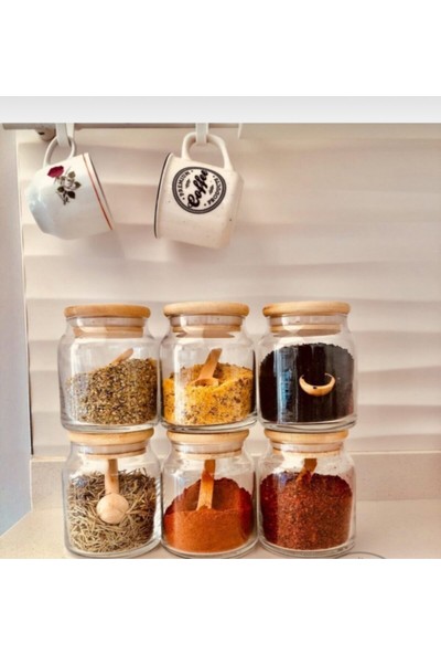 Trustmoda 6 Adet 300 ml Bambu Kapaklı Ölçek Kaşıklı Cam Kavanoz Seti Trustmoda 6 Adet 300 ml Bambu Kapaklı Ölçek Kaşıklı Cam Kavanoz Seti
