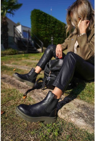 Shoemol Sıamo Lastikli Chelsea Siyah Deri Kadın Bot Shoemol Sıamo Lastikli Chelsea Siyah Deri Kadın Bot