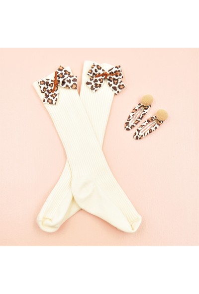 The Lunallena Ekru Leopar Fiyonklu Kız Bebek Çorap Toka Kombin Seti The Lunallena Ekru Leopar Fiyonklu Kız Bebek Çorap Toka Kombin Seti