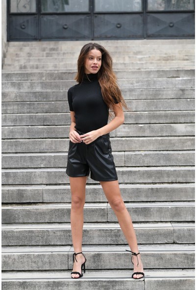 Its Basic Kadın Siyah Renk Önü Pileli Yüksek Bel Içi Kadife Deri Şort