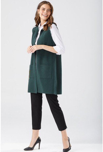 Desen Triko Kadın Polo Yaka Kenarı ve Cebi Çiçek Işlemeli Uzun Yelek Yeşil