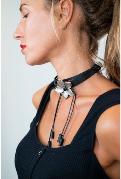 Kutcha Accessories Deri Çiçek Gümüş Kaplama Kolye