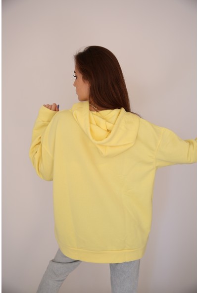 Since 18 Kadın Sarı Kapüşonlu Oversize Kanguru Cepli Basic Sweatshirt Since 18 Kadın Sarı Kapüşonlu Oversize Kanguru Cepli Basic Sweatshirt