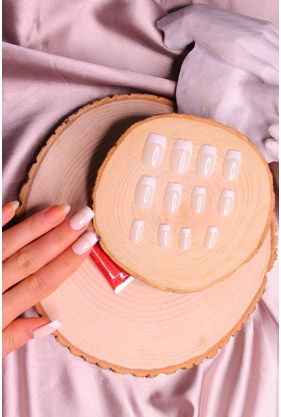 Mujgan 12'li Beyaz French Küt Takma Tırnak T28 Mujgan