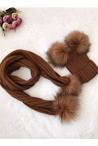 Esi Kahverengi Atkı Bere Çift Ponponlu Esi Kahverengi Atkı Bere Çift Ponponlu