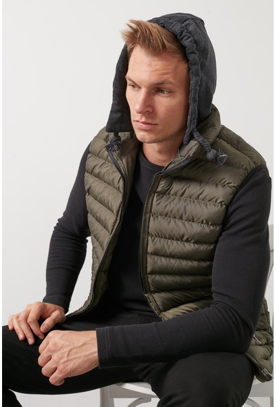 Buratti Fermuar Kapamalı Kapüşonlu Slim Fit Şişme Erkek Yelek 5706101 Buratti Fermuar Kapamalı Kapüşonlu Slim Fit Şişme Erkek Yelek 5706101