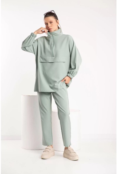 Melike Tatar Önden Fermuarlı Krep Takım