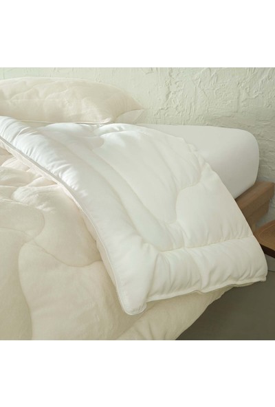 Yataş Bedding Tek Kişilik Self Love Yorgan 300 Gr/m2 (155 x 215 cm.) - Beyaz
