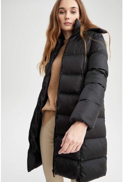 DeFacto Regular Fit Çıkarılabilir Kapüşonlu Su Geçirmez Isı Yalıtımlı Dolgulu Uzun Şişme Mont U2386AZ21WN