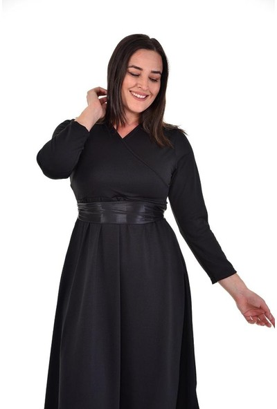 ViolettaXL Kadın Siyah Büyük Beden Cepli Kruvaze Yaka Deri Kemerli Esnek Krep Elbise