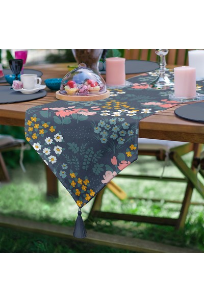 Real Homes Renkli Zeminde Onedraw Çizimli Çiçek Desenli Dijital Baskılı Özel Tasarım Püsküllü Şönil Üçgen Runner