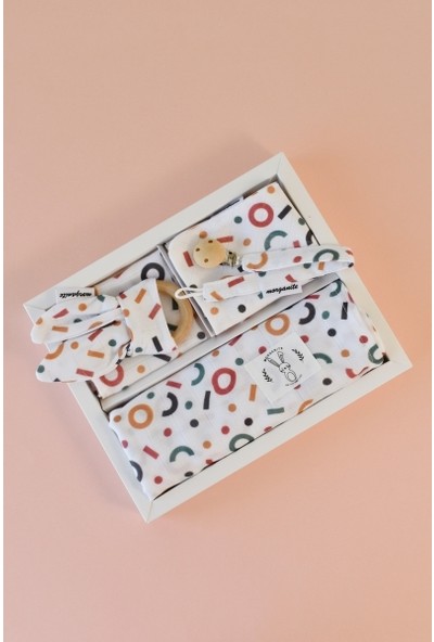 Bebek Muslin Örtü 5’li Set Örtü, Önlük, Organik Ahşap Diş Kaşıyıcı, Mendil ve Emzik Askısı Bebek Muslin Örtü 5’li Set Örtü, Önlük, Organik Ahşap Diş Kaşıyıcı, Mendil ve Emzik Askısı