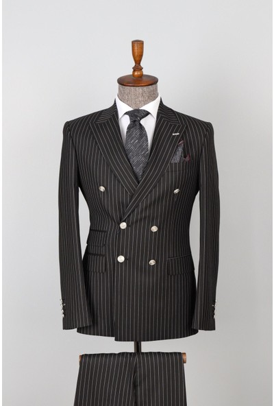 Dewsa Plus Sivri Yaka Metal Düğmeli Slimfit Çizgili Siyah Kruvaze Takım Elbise Dewsa Plus Sivri Yaka Metal Düğmeli Slimfit Çizgili Siyah Kruvaze Takım Elbise