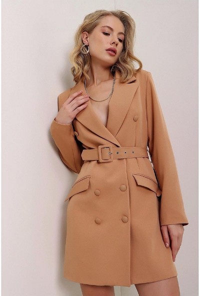 Qoqqa Düğmeli Kadın Camel Kemerli Vatkalı Astarlı Blazer Ceket Qoqqa Düğmeli Kadın Camel Kemerli Vatkalı Astarlı Blazer Ceket
