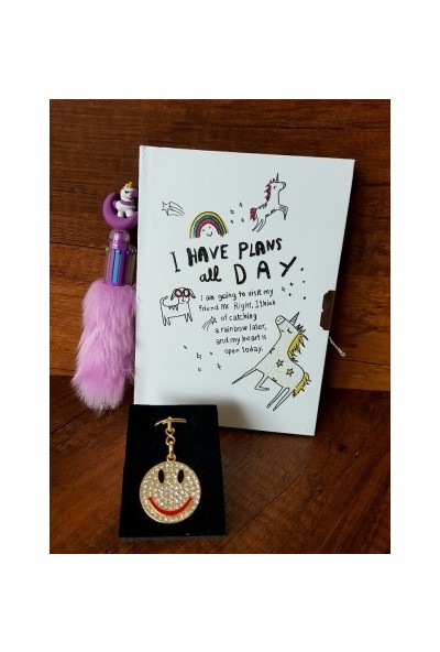 Çilek Home Unicorn Kilitli Hatıra ve Günlük Defteri + Lisanslı Kalem + Gülen Yüz Anahtarlık Çilek Home Unicorn Kilitli Hatıra ve Günlük Defteri + Lisanslı Kalem + Gülen Yüz Anahtarlık
