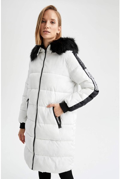 DeFacto Regular Fit Kapüşonlu Suni Kürklü Baskılı Isı Yalıtımlı Warmtech Su Geçirmez Dolgulu Mont Parka U2314AZ21WN DeFacto Regular Fit Kapüşonlu Suni Kürklü Baskılı Isı Yalıtımlı Warmtech Su Geçirmez Dolgulu Mont Parka U2314AZ21WN