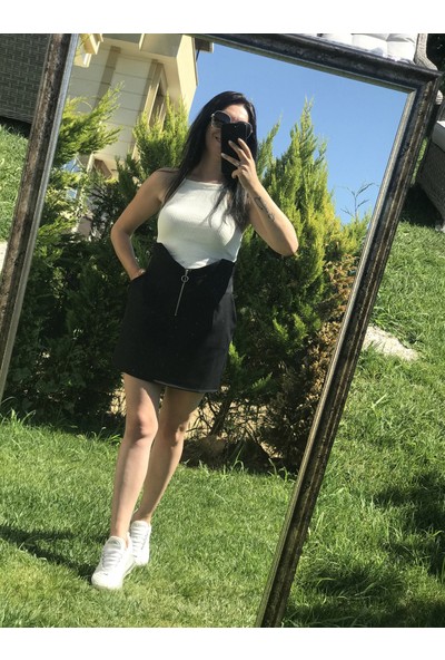 Butik Ponçik Atlas Kumaş Bel Lastikli Fermuar Detaylı Mini Etek Butik Ponçik Atlas Kumaş Bel Lastikli Fermuar Detaylı Mini Etek