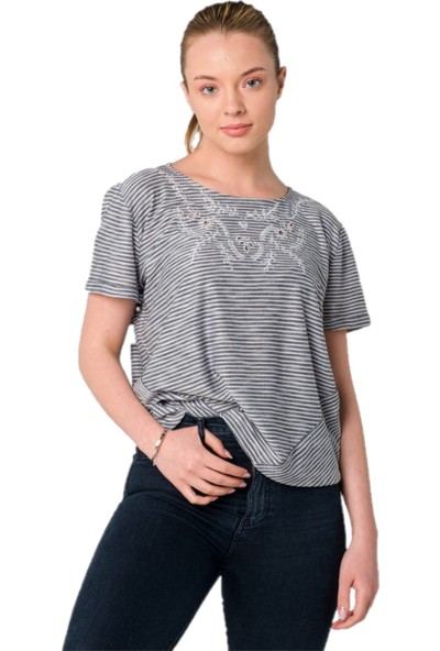 Solo Çizgili Ajur Nakışlı Örme Bluz Solo Çizgili Ajur Nakışlı Örme Bluz