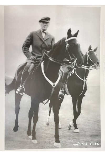 Atatürk Vakfı Duvar Takvimi 2022 Atatürk Vakfı Duvar Takvimi 2022
