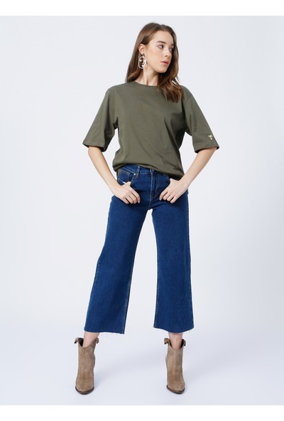 Fabrika Dantıta Bisiklet Yaka Oversize Düz Haki Kadın T-Shirt Fabrika Dantıta Bisiklet Yaka Oversize Düz Haki Kadın T-Shirt