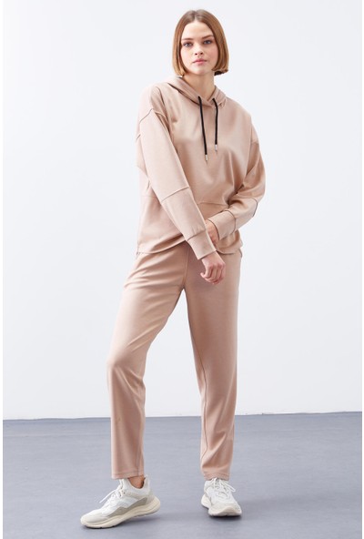 Tommy Life Bej Kadın Kapüşonlu Nakış Detaylı Kanguru Cep Lastik Paça Eşofman Takımı - 95310 Tommy Life Bej Kadın Kapüşonlu Nakış Detaylı Kanguru Cep Lastik Paça Eşofman Takımı - 95310