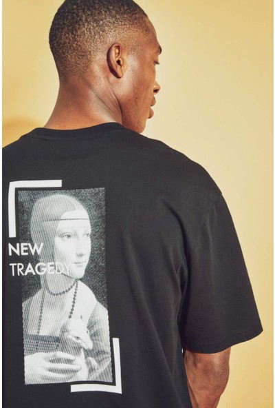 DeFacto Leonardo Da Vinci Lisanslı Oversize Fit Bisiklet Yaka Sırt Baskılı Kısa Kollu Tişört V6190AZ21HS DeFacto Leonardo Da Vinci Lisanslı Oversize Fit Bisiklet Yaka Sırt Baskılı Kısa Kollu Tişört V6190AZ21HS