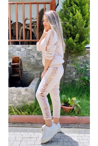 Seda Fidan Butik Pul Payet Eşofman Takımı Krem Seda Fidan Butik Pul Payet Eşofman Takımı Krem