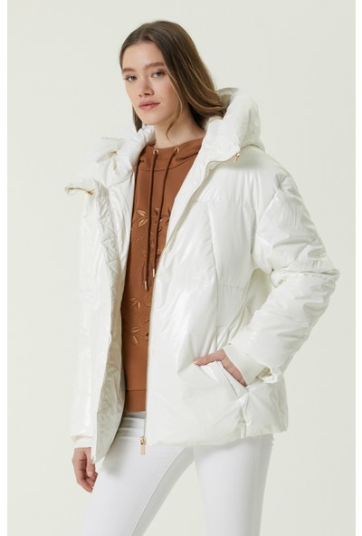 Network Regular Fit Beyaz Mont